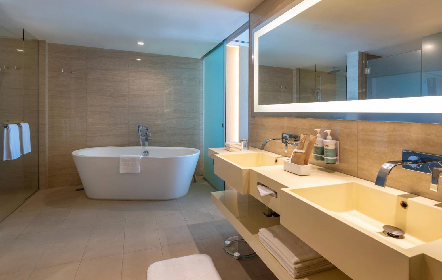 Rooms & Suites - Novotel Manila Araneta City