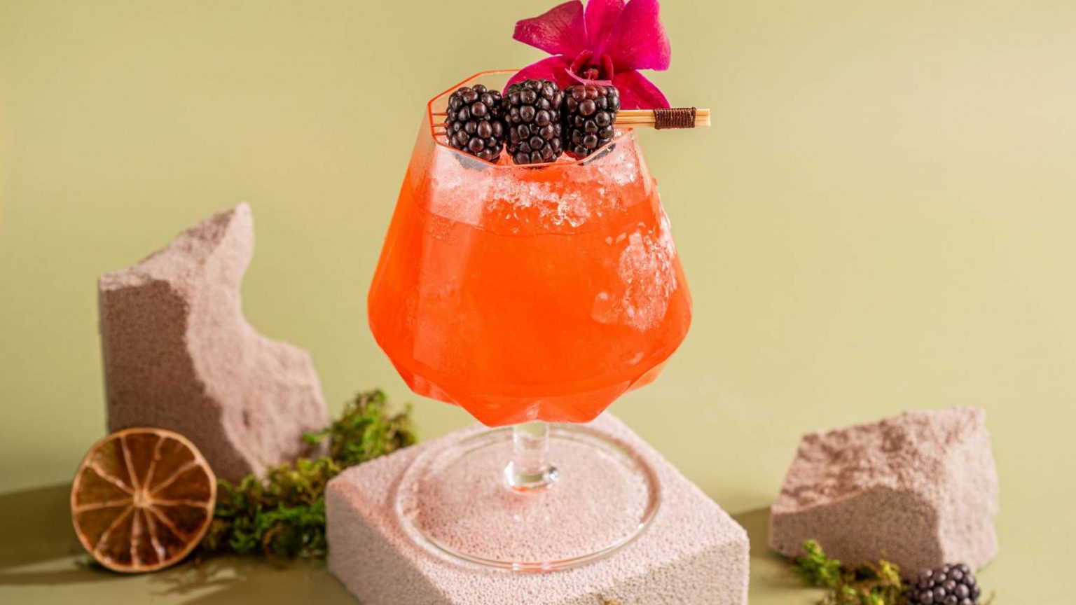 Cocktail Night at Novotel Stevens | $10 Signature Cocktails Every Thursday