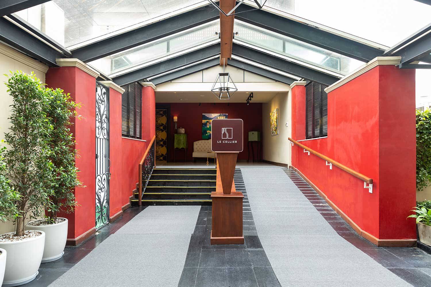 Rooftop Bar & Restaurant Yangon | Novotel Yangon Max