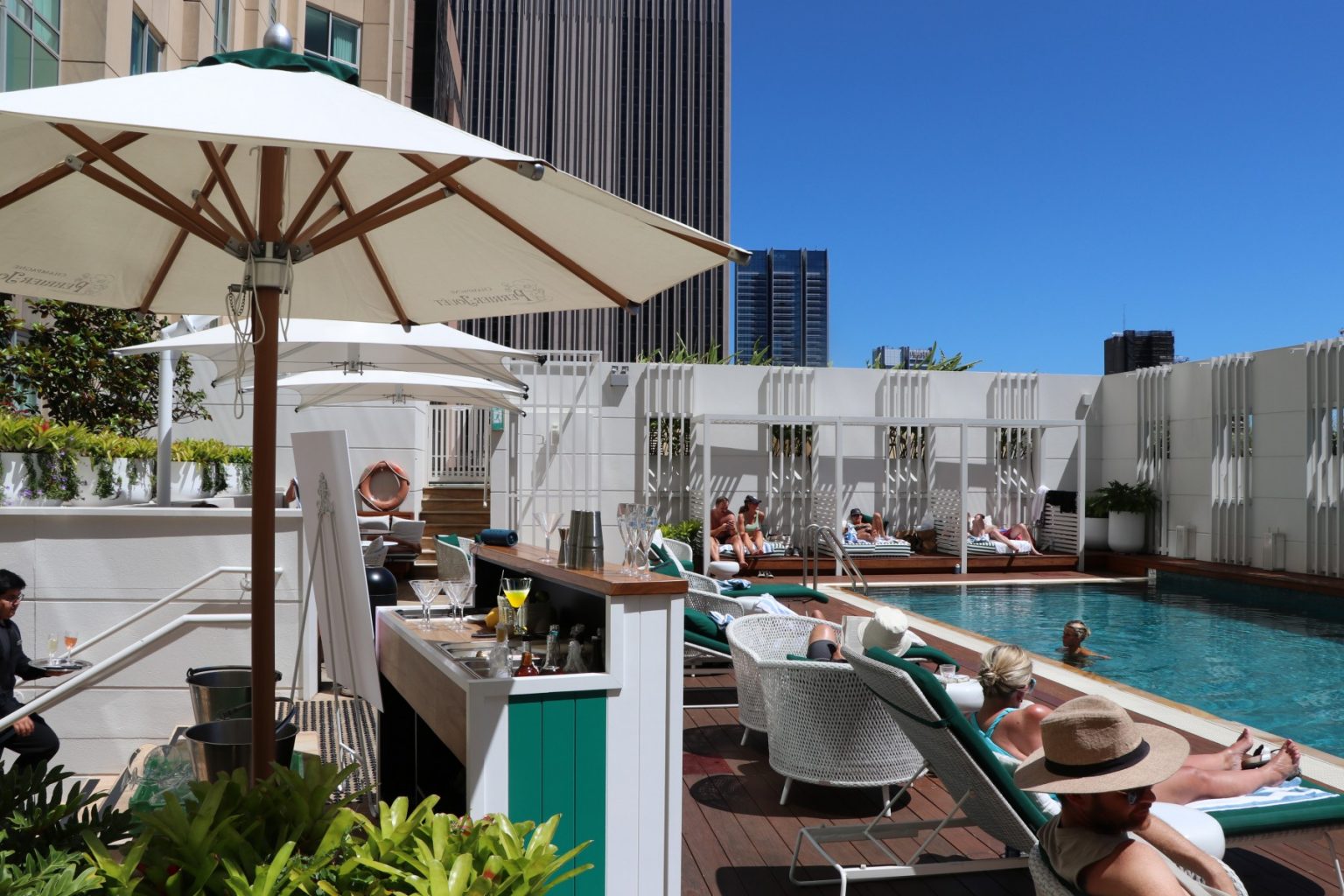 Swissôtel Sydney - Rooftop Pool Bar