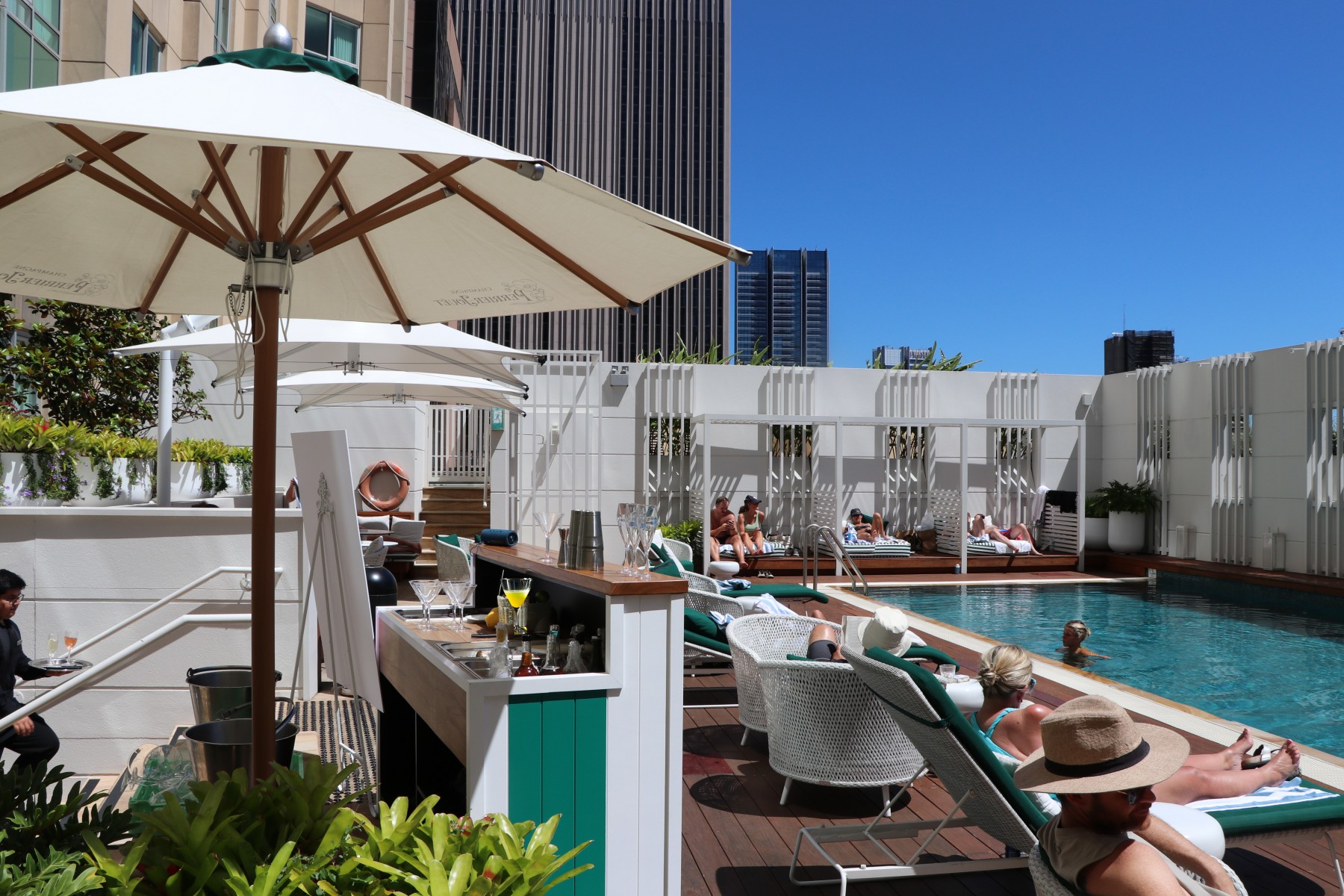 Swissôtel Sydney - Summer Rooftop Pool Bar