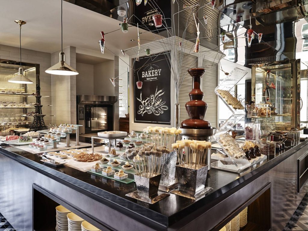 Restaurants and bars - Sofitel Saigon Plaza – Luxury 5-star hotel