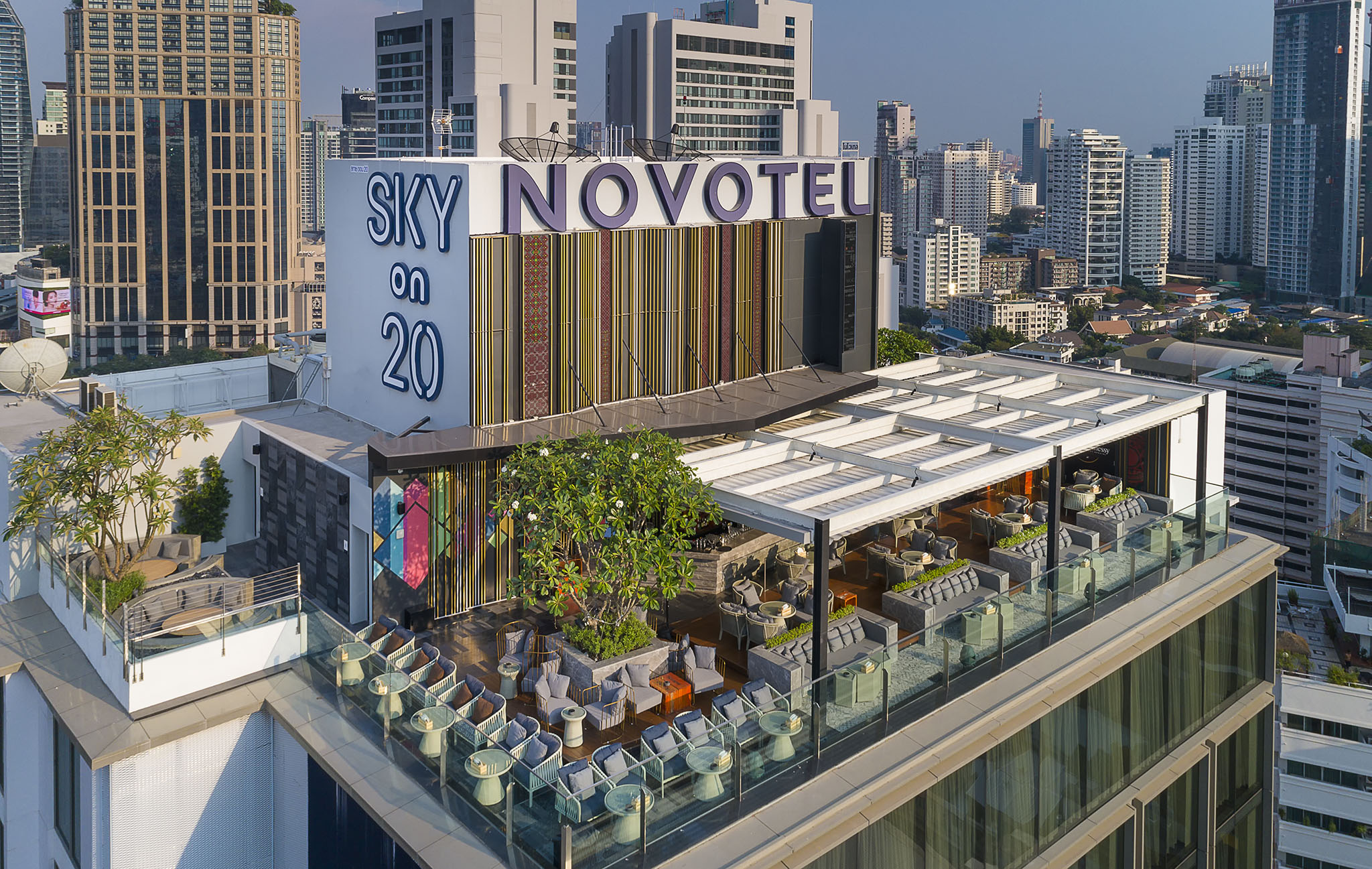 Novotel Bangkok Sukhumvit 20 - Sky on 20 Rooftop bar
