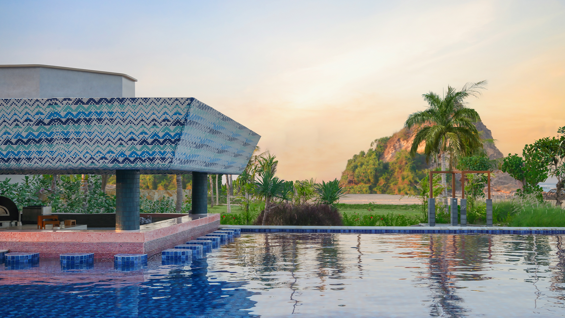 Pool Bar – Pullman Lombok Mandalika Beach Resort – Seafront hotel