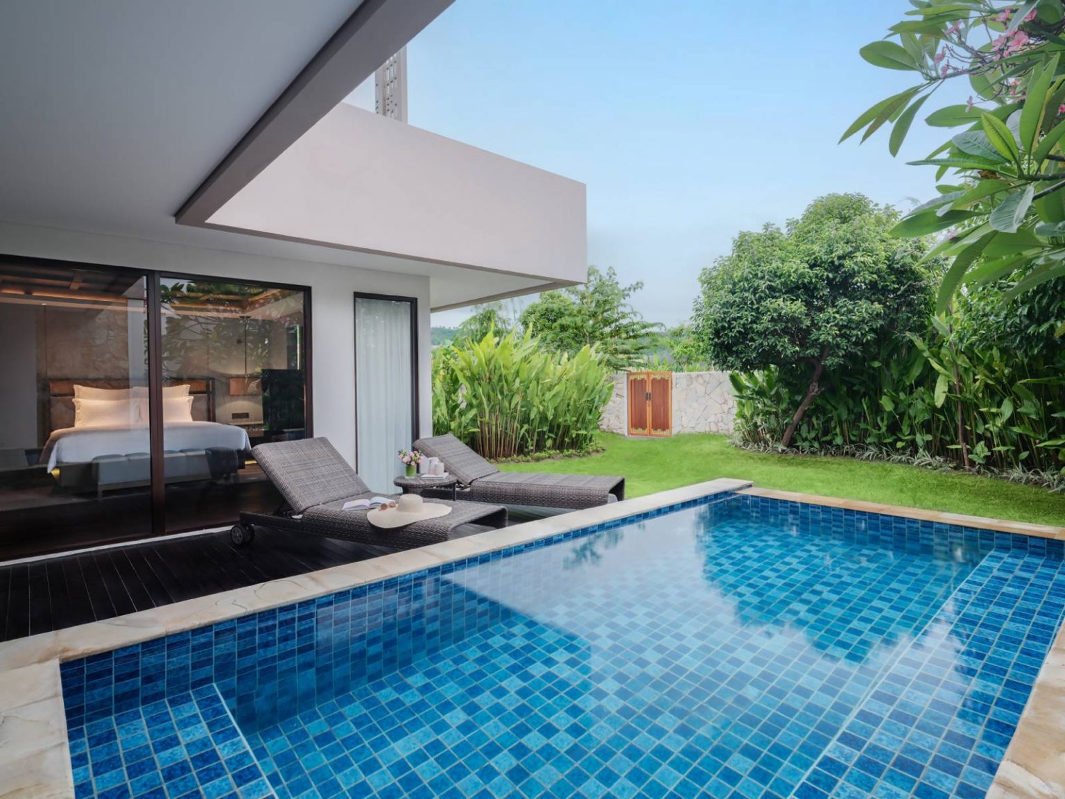 Upper Level Garden Suite – Pullman Lombok – 5-star island suites