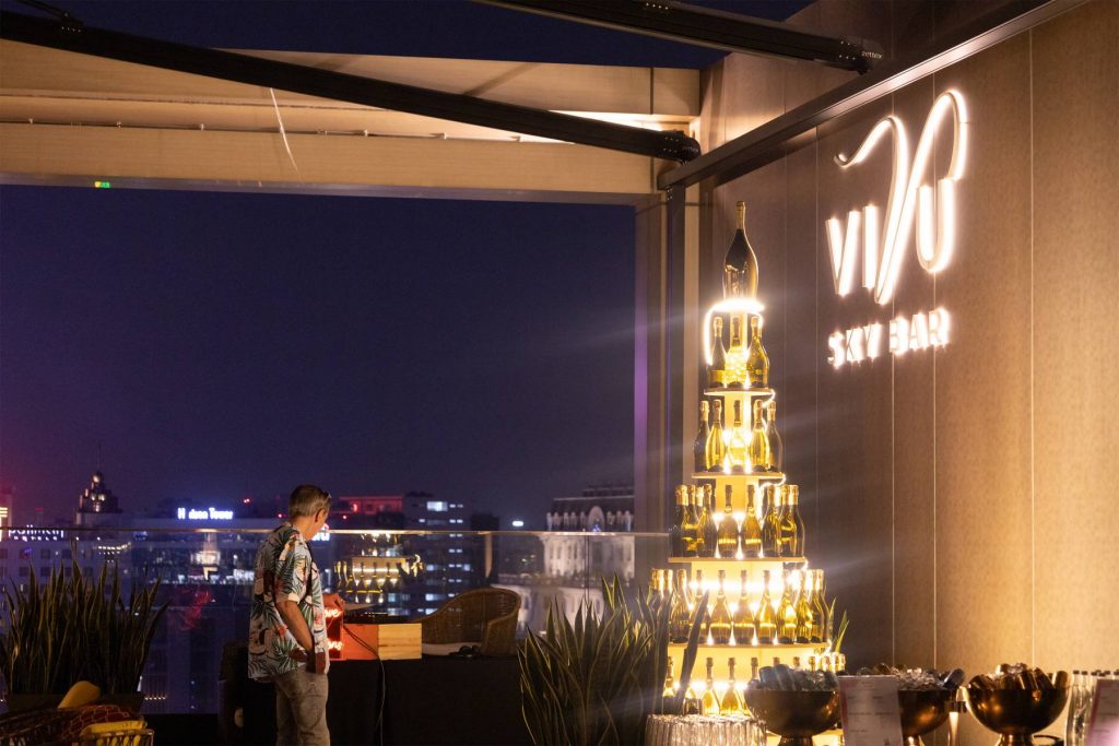 Grand Mercure Hanoi - Vivu Sky Bar x Lady Triệu: International ...