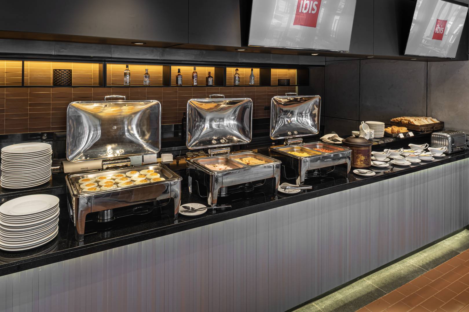 Internation Breakfast in Chiang Mai at Charlie’s Corner