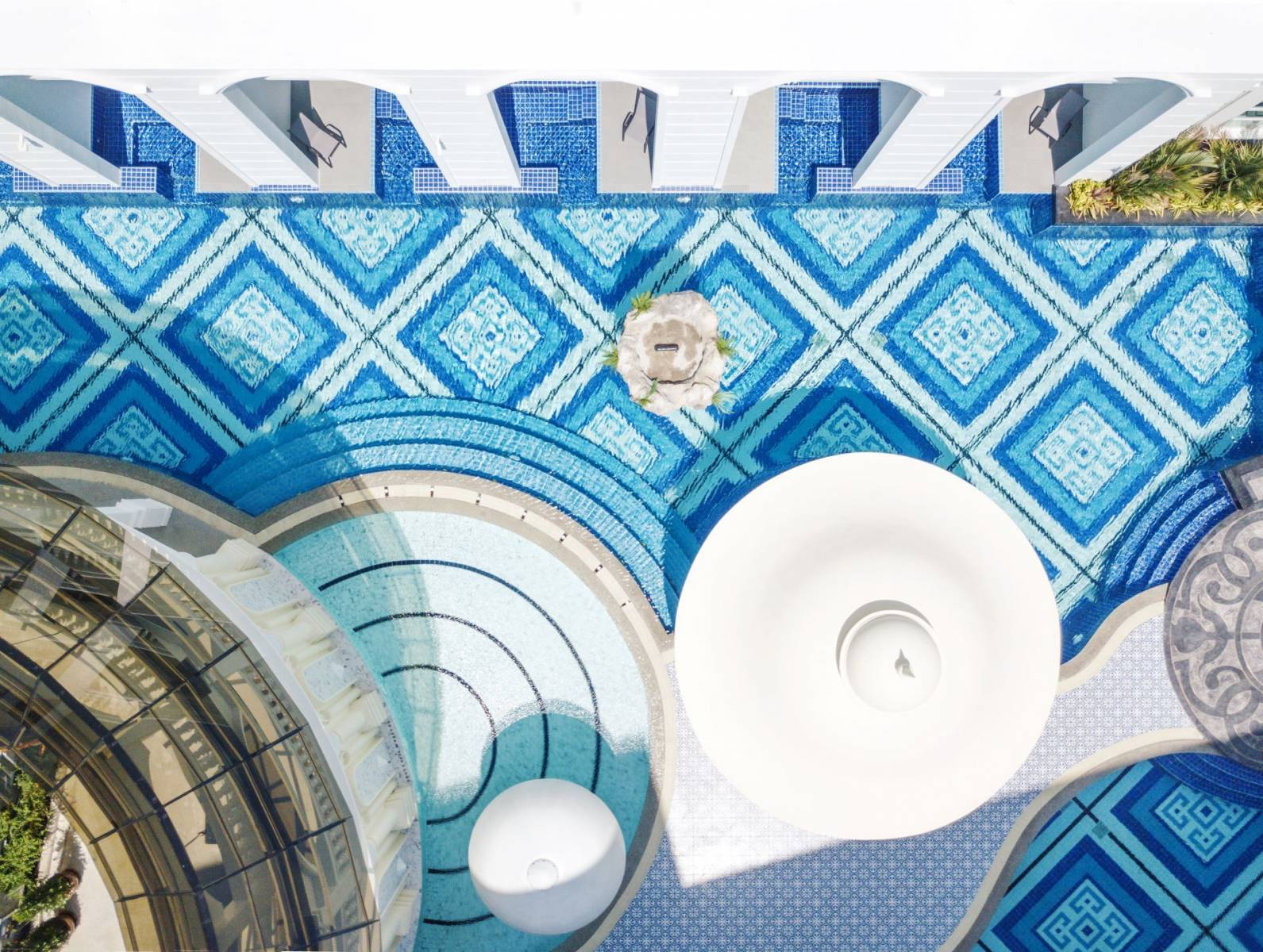 Movenpick Myth Hotel Patong Phuket - AZURE POOL BAR