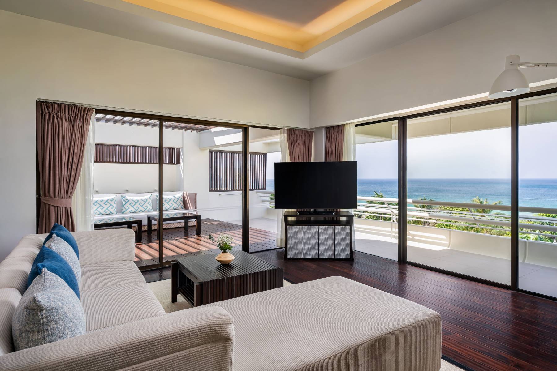 Deluxe Suite Sea View - Pullman Phuket Karon Beach Resort