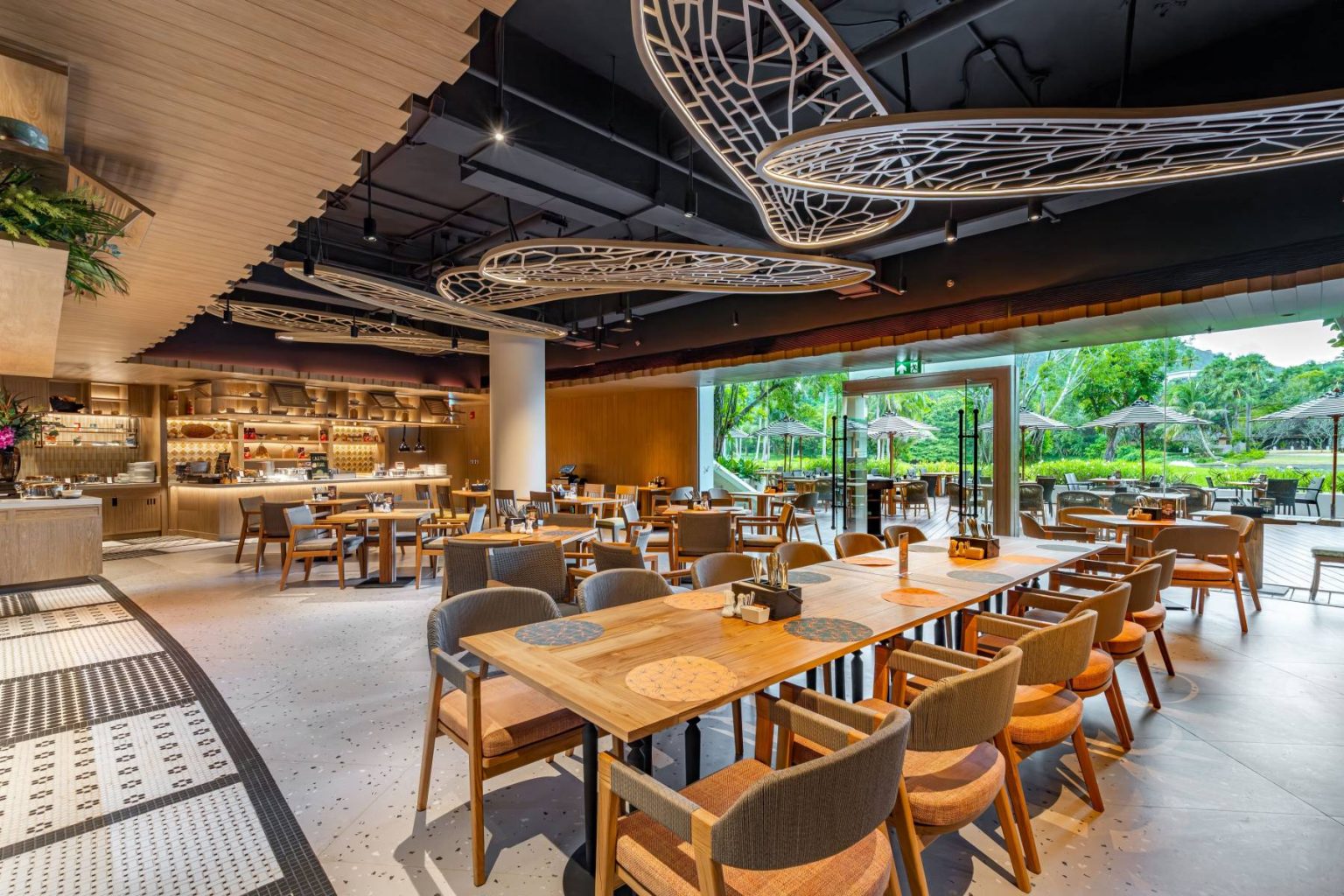 Malaengpor Restaurant - Pullman Phuket Karon Beach Resort