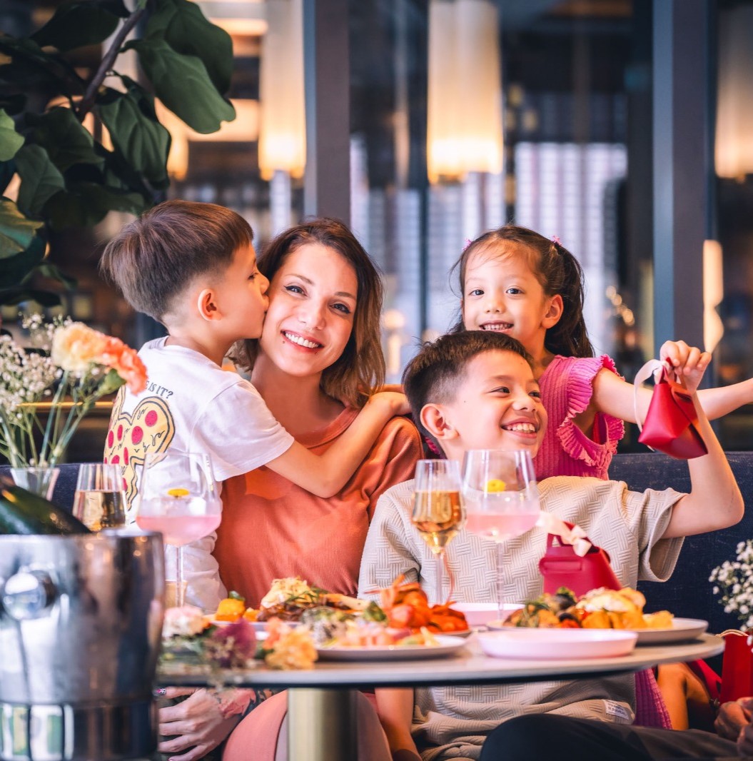 Singapore Hotel Japanese Izakaya Bar | MOGA at Pullman Hill Street ...