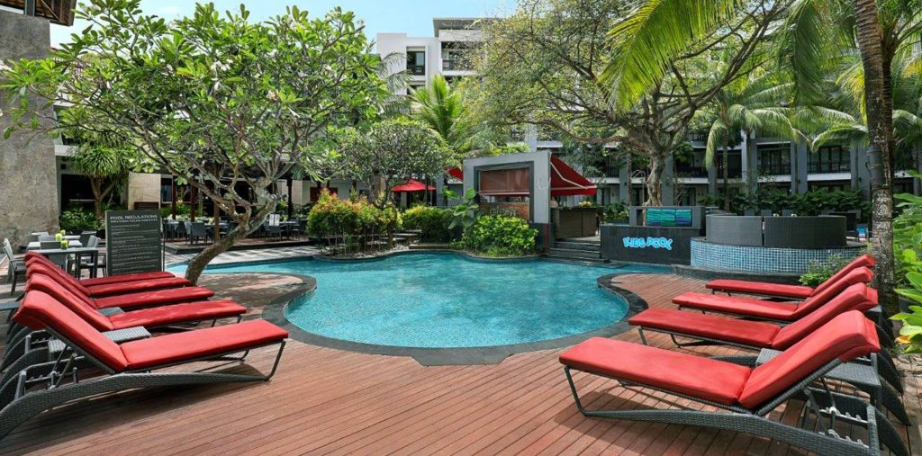 Garden Bar: Poolside Bar Paradise at Pullman Bali Legian Beach