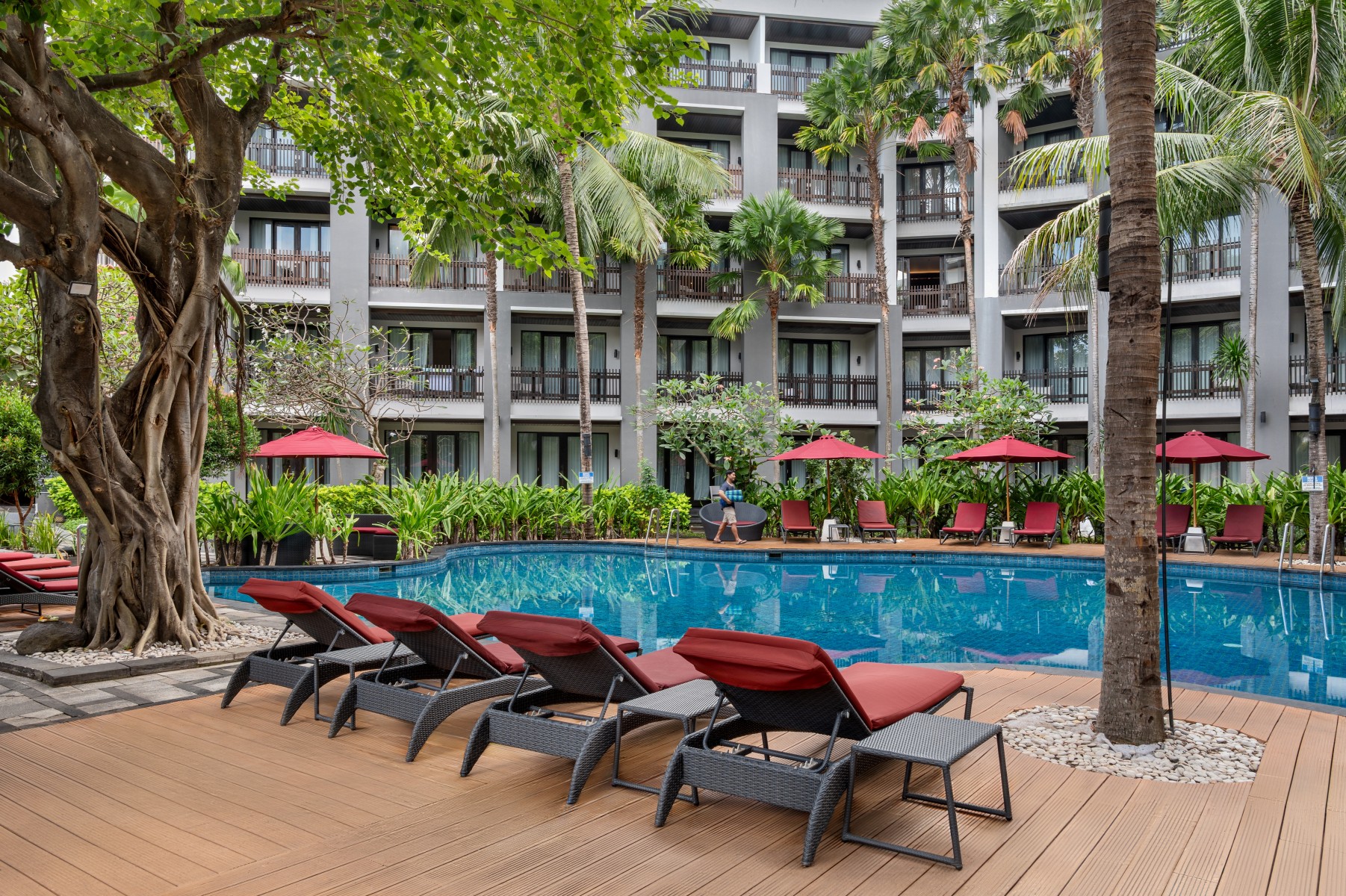 Garden Bar: Poolside Bar Paradise at Pullman Bali Legian Beach