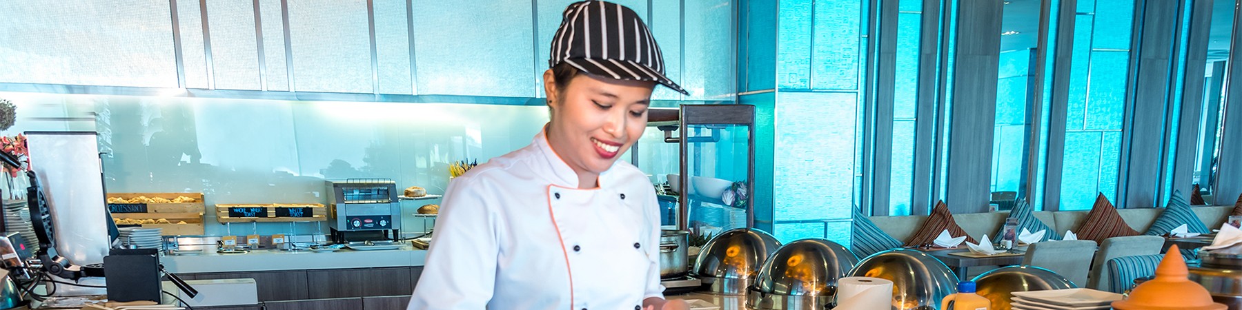 The SQUARE Restaurant | Novotel Bangkok IMPACT