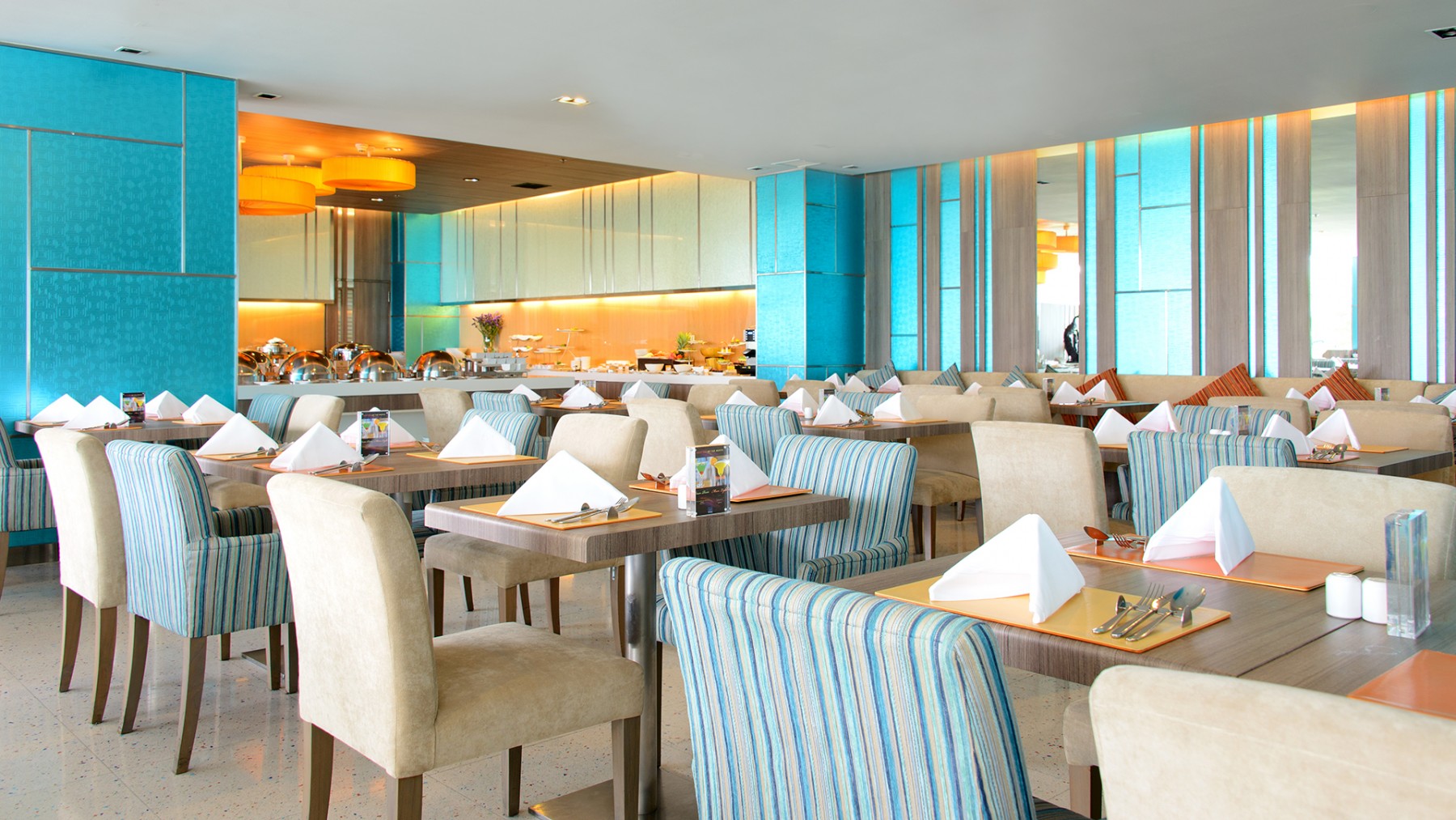 The SQUARE Restaurant | Novotel Bangkok IMPACT