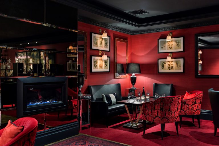 Sofitel Queenstown Hotel and Spa - Le Salon Rouge