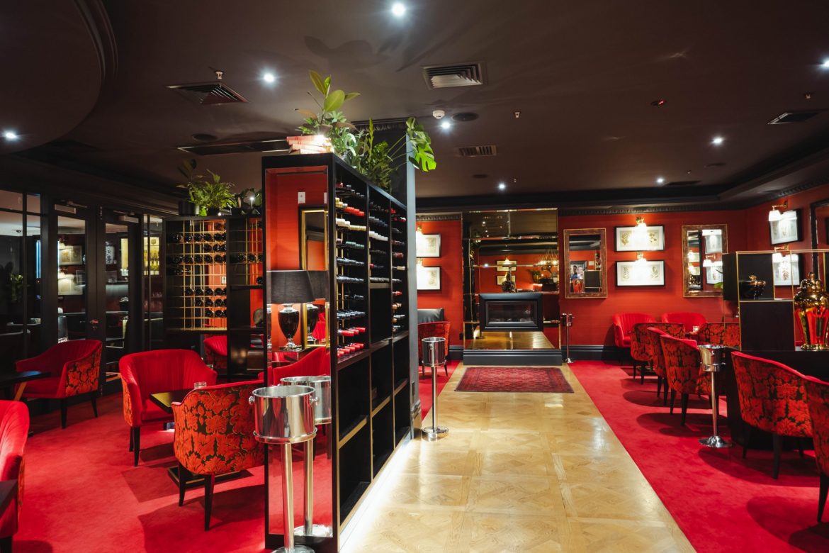 Sofitel Queenstown Hotel and Spa - Le Salon Rouge