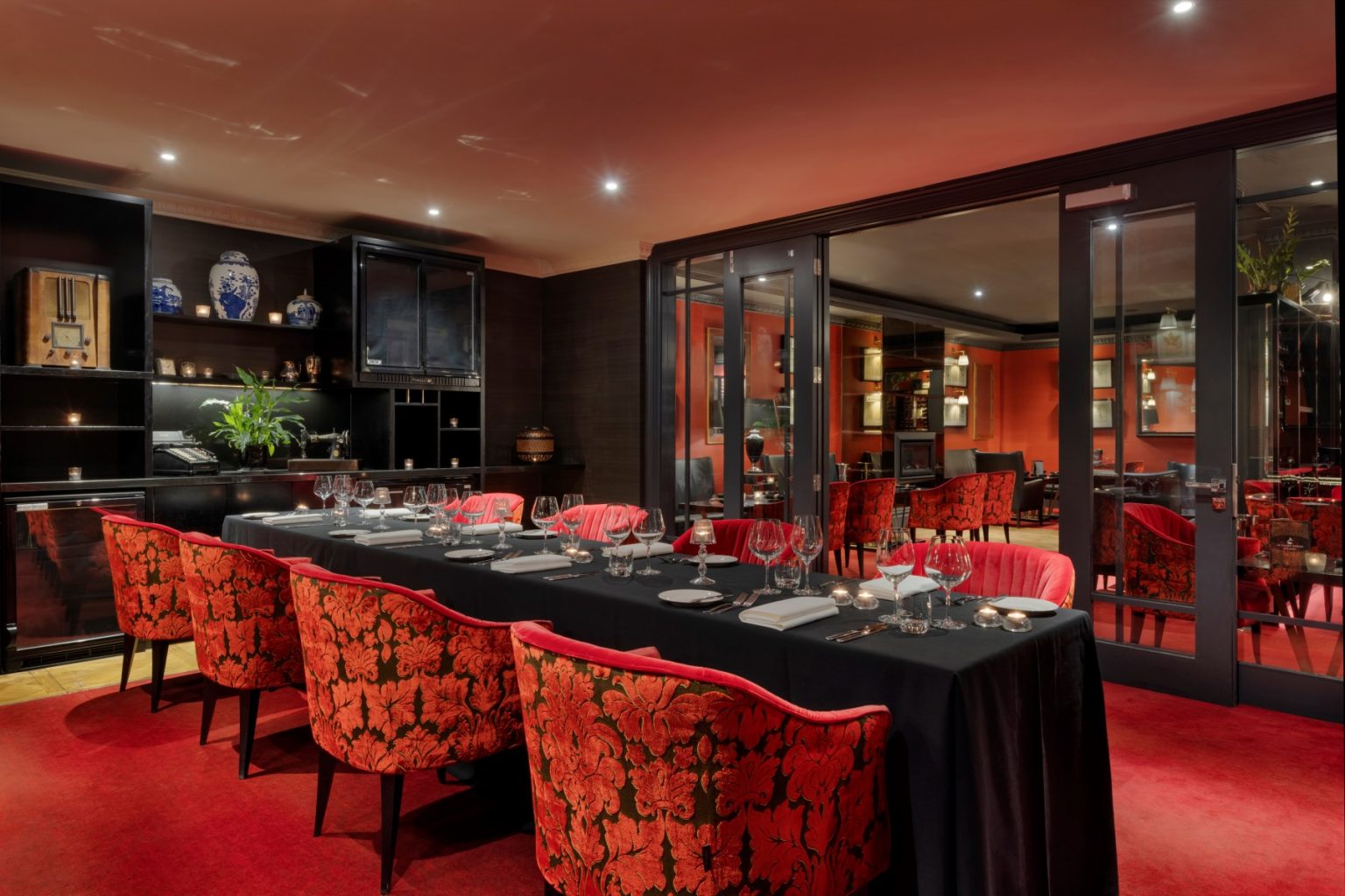 Sofitel Queenstown Hotel and Spa - Le Salon Rouge