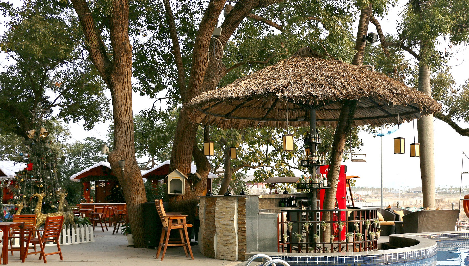 Novotel Halong Bay - Poolside Bar