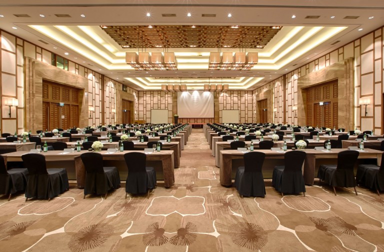 Pullman Danang Beach Resort - 2-indoor-function-room