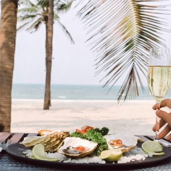 Luxury 5 Star Lounge - Azure Beach Lounge at Pullman Danang