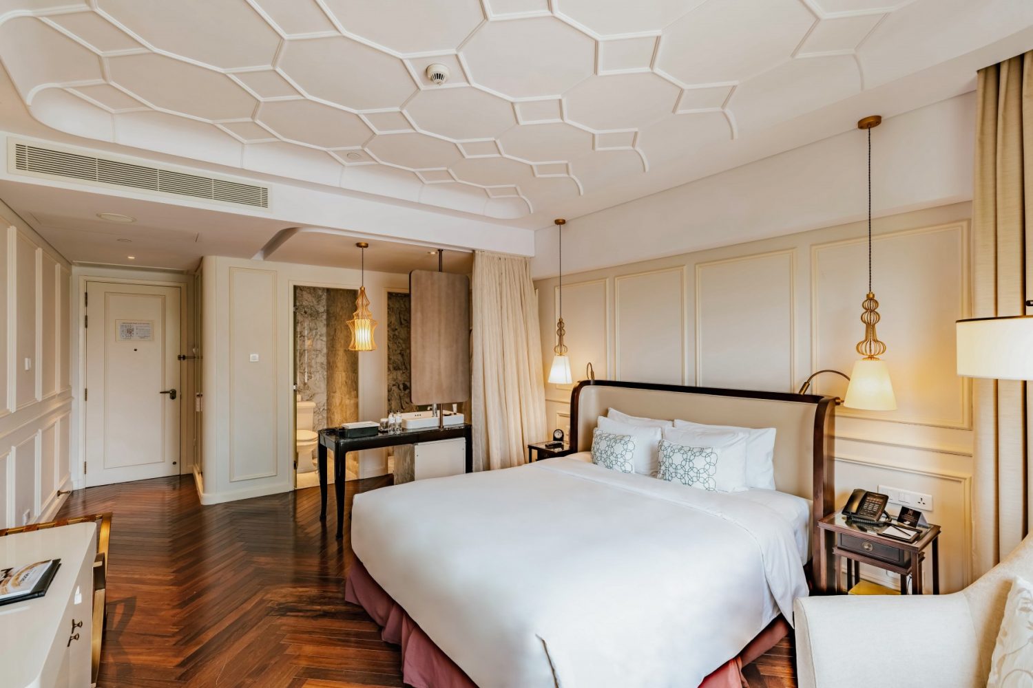 Sky Executive Deluxe Room | Hotel Des Arts Saigon - MGallery