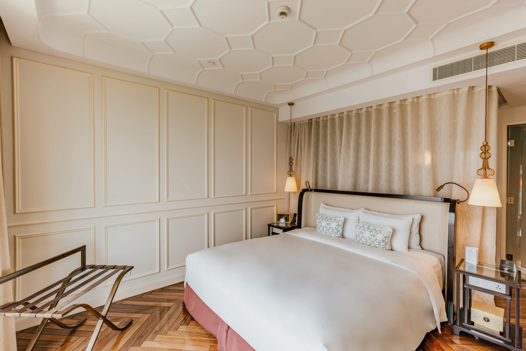 Sky Executive Grand Deluxe Room | Hotel Des Arts Saigon - MGallery