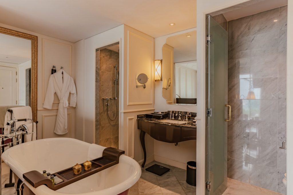 Sky Executive Grand Deluxe Room | Hotel Des Arts Saigon - MGallery